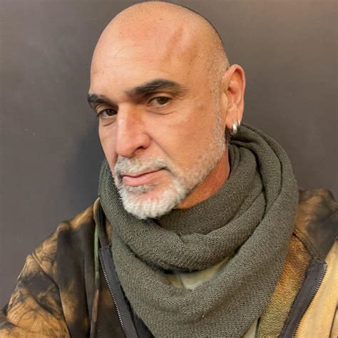 יש שלט יש פרצופים יואב סגלוביץ Yoav Segalovitz Facebook