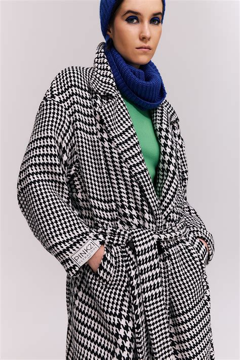 Black And White Zigzag Buttoned Coat Pink21