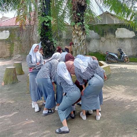 Pin By Diany Rizky On Sma Cantik Perfect Body Women Beautiful Muslim