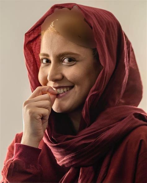 ژست متفاوت و خاص شبنم قربانی با تیپ خوشرنگ عکس