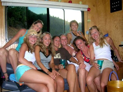 Bilder Von Hübschen Gfs Die Ihre Sexy Körper Zur Schau Stellen Porno