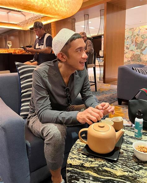 Begini Serunya Aming Saat Kumpul Bersama Teman Kulineran