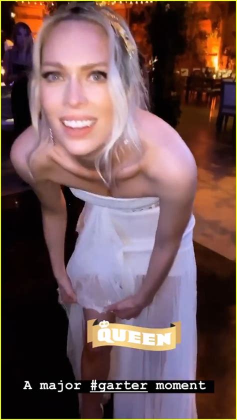 Erin Fosters Wedding Dress Revealed See Her Look Photo 4407921