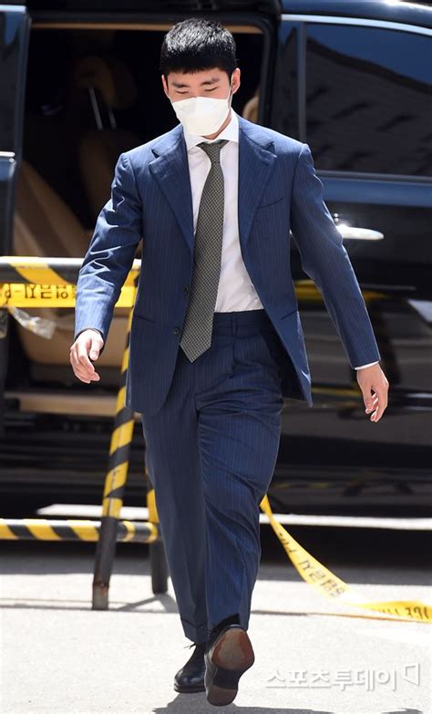 St포토 임효준 황대헌 강제추행 혐의로 법정 출두