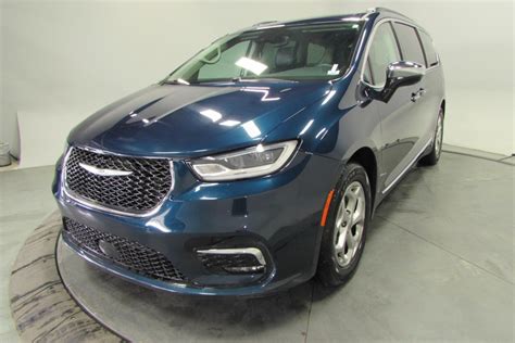 Used 2023 Chrysler Pacifica Limited Fwd Van W0034