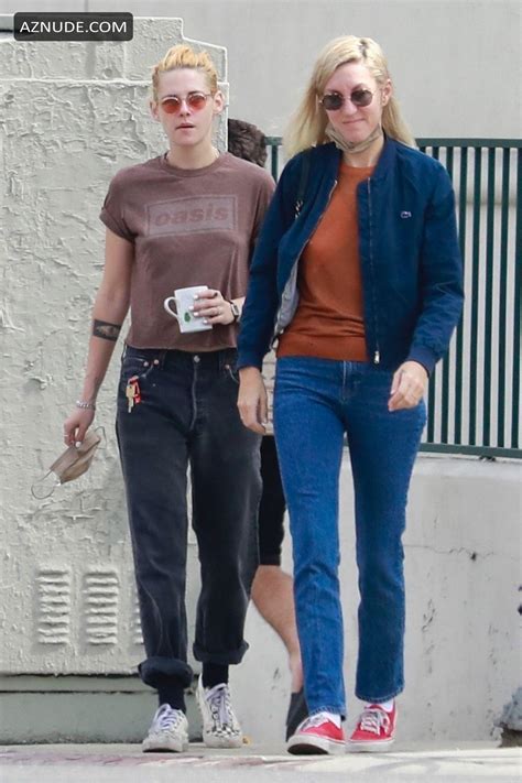 Kristen Stewart Sexy Seen Braless With Dylan Meyer Stop By Mota