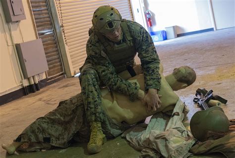 How To Save A Life Marines Learn Casualty Care