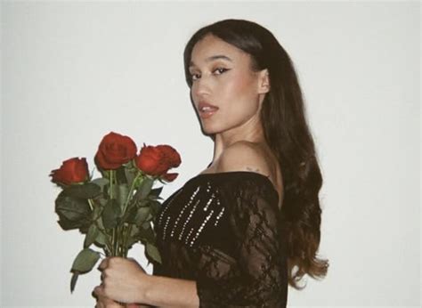 Why Did Nezza Sing The Us National Anthem In Spanish During Dodgers Game Ibtimes Uk