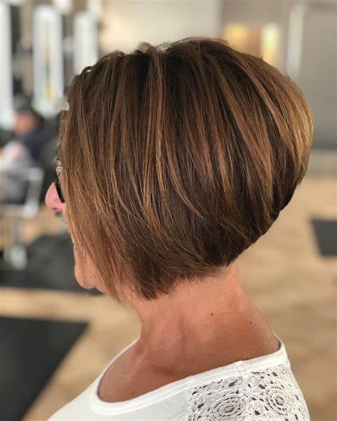 30 Stylish Wedge Haircuts For Women Over 60
