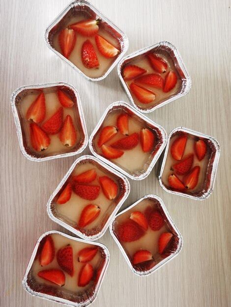 Premium Photo Strawberry Pudding