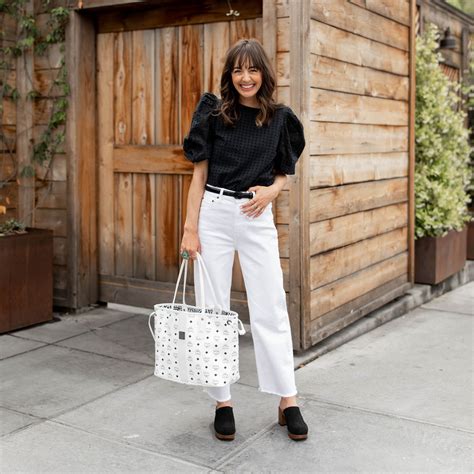 Stylish Summer Outfits With White Jeans You Can Wear If You Dont Look