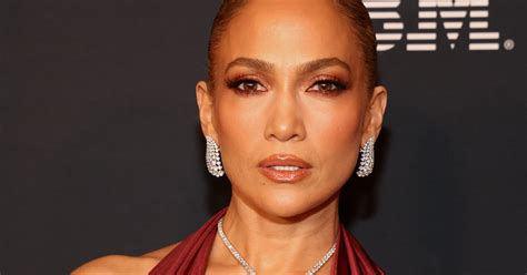 Jennifer Lopez Had A Wardrobe Malfunction On Up All Night Tour
