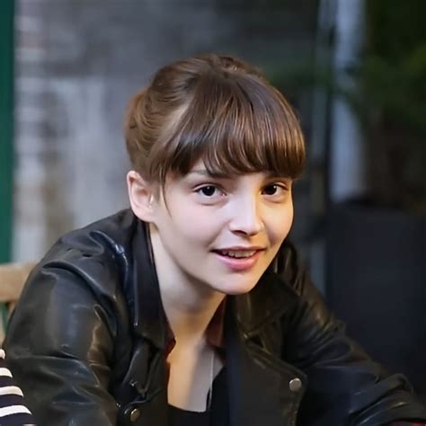 Cute Lauren Mayberry R Laurenmayberryhq