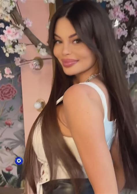 Justyna Gradek Rinfluworld