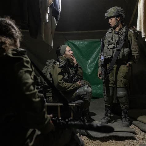 Israeli Women Soldiers Women At War Idf Soldiers Discuss Service In