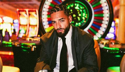 Maluma Rechazó A Fan Que Intentó Besarlo En Concierto