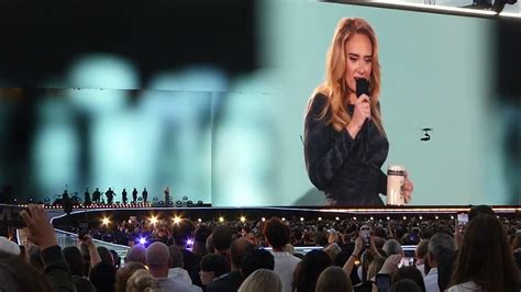 Adele Audience Engagement Scene Live In Munich Messe Riem 02 08 24 Youtube