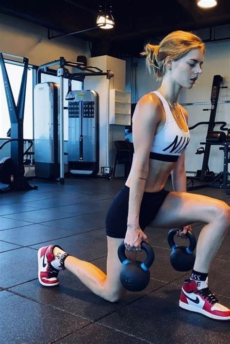 Emma Roberts Workout Sanne Vloet Pilates Sydney Sweeney Running