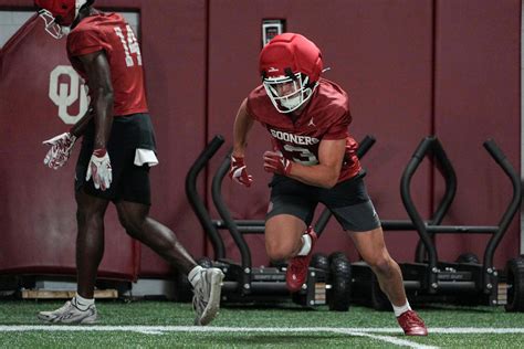 Transfer Wide Receiver Named Oklahoma Sooners Top Newcomer By Espn