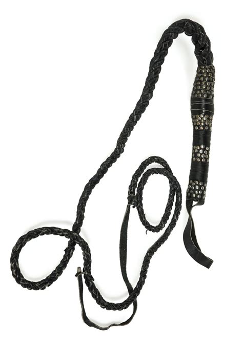 Плётка кожаная напрокат в Москве