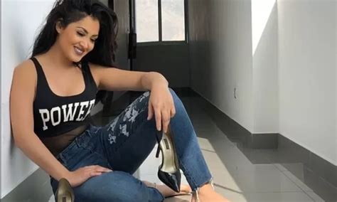 Michelle Soifer Luce Su Renovada Figura Con Sexy Fotografía