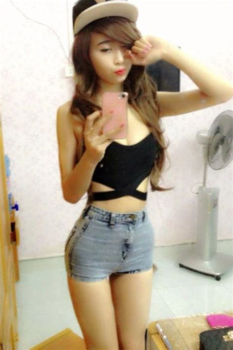 Naked Thu Hang In The Viet Nam Personal Show