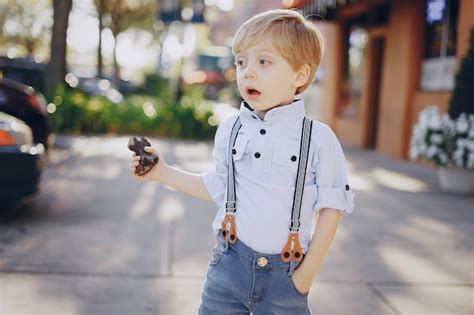 Hermosa Joven Familia Foto Gratis