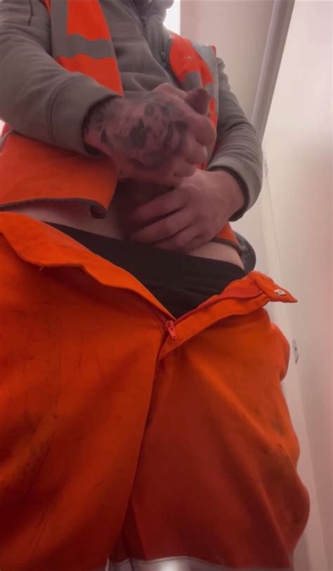 Builder Gets Horny At His Desk Goes To Cum In Toilets