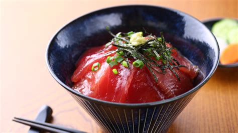 The Simple Tuna Marinating Method That Preserves Its Bold Color