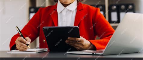 Premium Photo Businessman And Team Analyzing Financial Statement