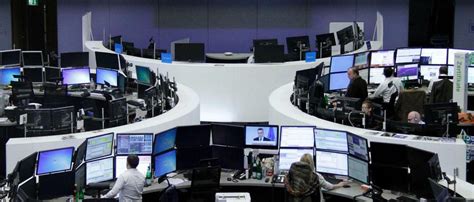 Börse Dax Springt über 11 000 Punkte