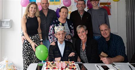 ‘berke Van Overmeire Viert 100ste Verjaardag In ‘t Achterpoortje Temse Hln Be