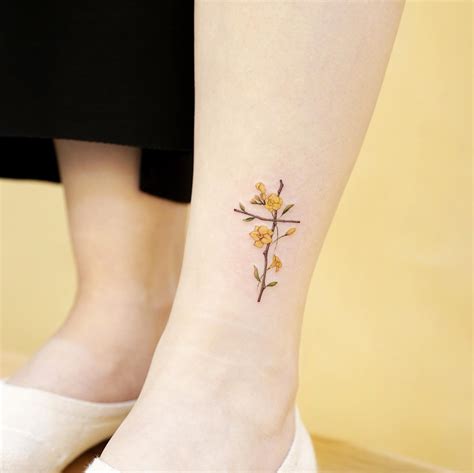 Small Girly Cross Tattoos 33 Meaningful Cross Tattoo Ideas For Women