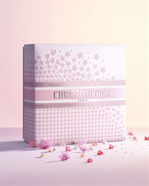 Pin By Mig 21 On Jador Dior Candle Packaging Surface Pattern Design