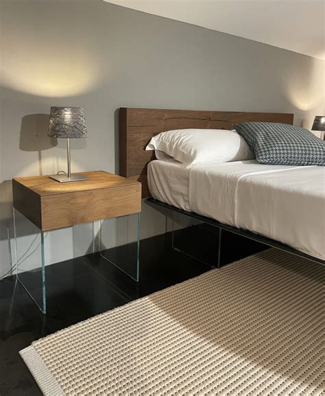 Class Bedside Table Lago 25