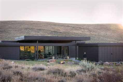 imbue design constructs off grid residence boar shoat in idaho