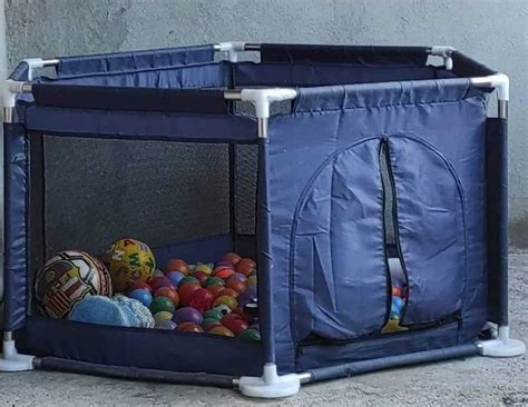 მანეჟი The Toy Shop სათამაშოების მაღაზია