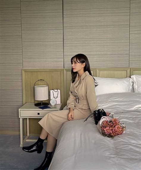 리리앤코 군더더기 없이 깔끔한 디자인의 롱 원피스 소개해드려요😊 더블버튼과 트렌치 무드의 원피스로