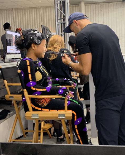 《战神：诸神黄昏》黑妹演员晒幕后照 动捕场景很欢乐 快科技 科技改变未来