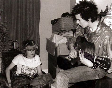 ปักพินในบอร์ด Sex Pistols