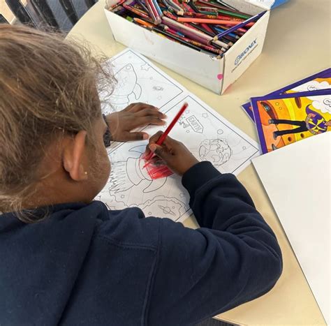 Earbus Heartoday Shinetomorrow Colouringin Mobileclinic Earbus