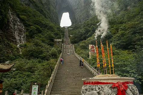Tianmen Mountain 999 Stairs To Heaven Tianmen Cave 999 Steps