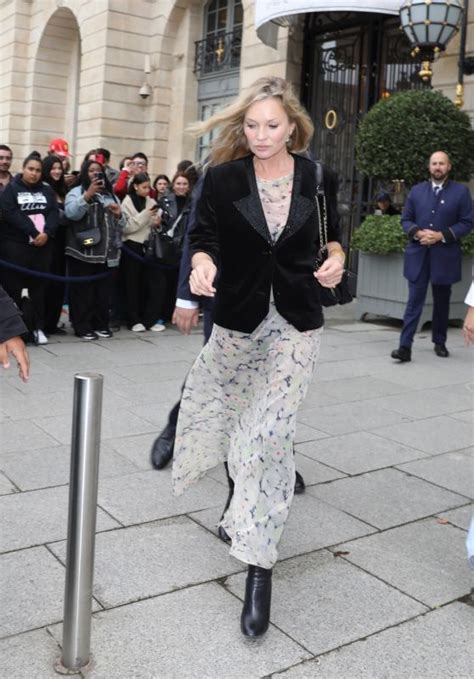 Kate Moss Struts Her Stuff To A Taxi In Paris 09 24 2024 • Celebmafia