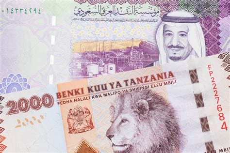 Un Billete Naranja Y Blanco De Dos Mil Chelines Tanzanos Con Una