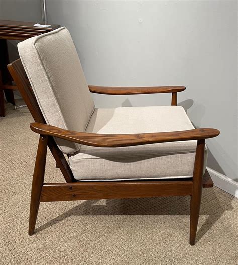 Mid Century Modern Armchair W New Seat And Back Cushions At 1stdibs