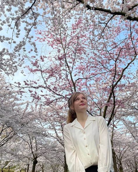 Ella Freyaさんのインスタグラム写真 Ella Freyainstagram「i Went To See Cherry