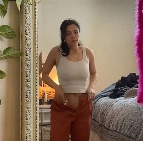 钟丽缇大女儿分享居家美照 穿黑色短款背心秀身材 搜狐大视野 搜狐新闻