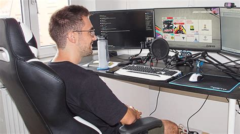 Regensburger Bernhard Schweiger Spielt Virtuell