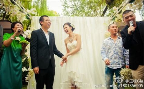 王朔女儿晒婚礼照 父亲缺席冯小刚证婚冯小刚王朔女儿新浪娱乐新浪网