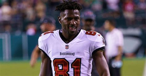Antonio Brown Kicks Onlyfans Model Out Of Club